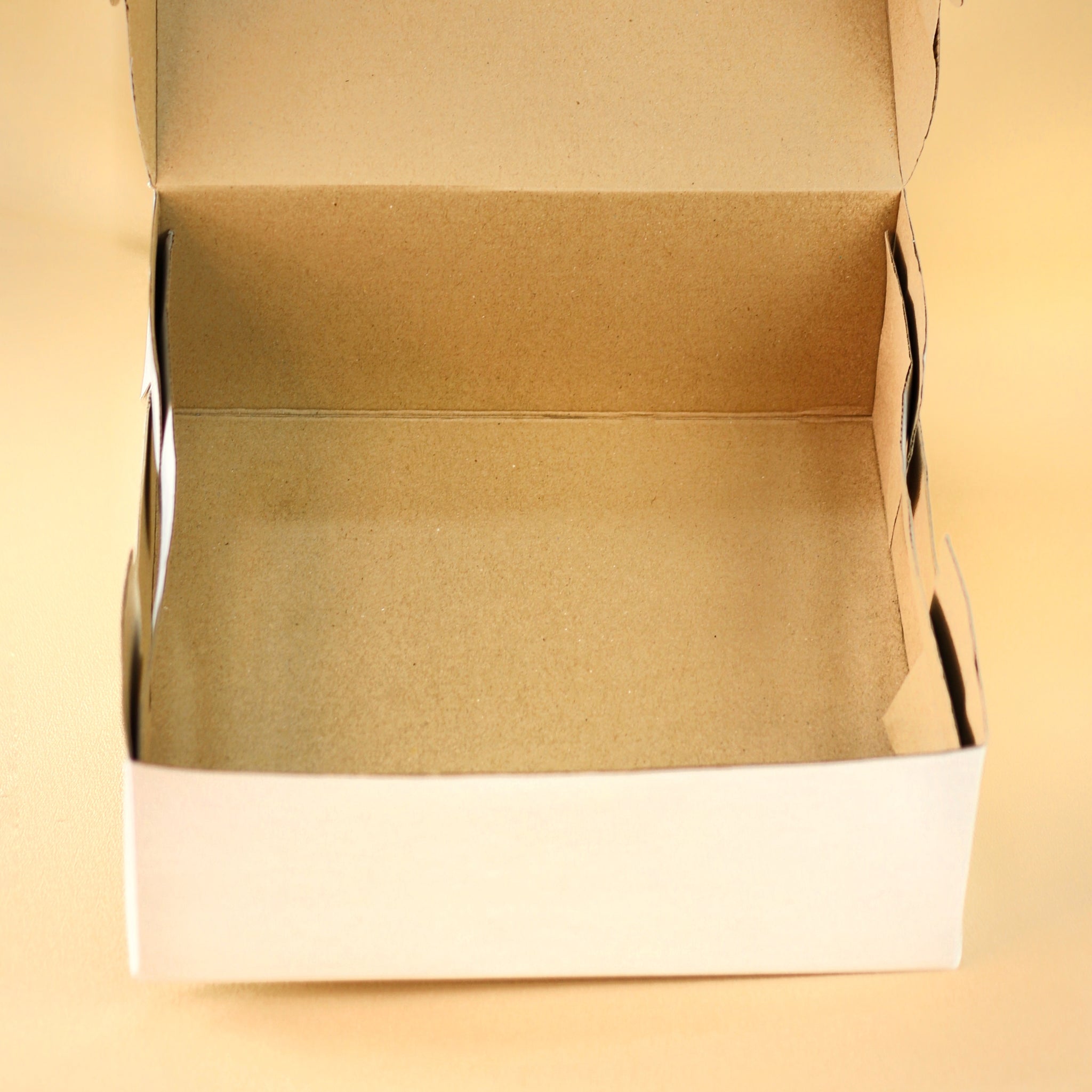 WHITE CORRUGATED CAKE BOX – The Cake Case Company